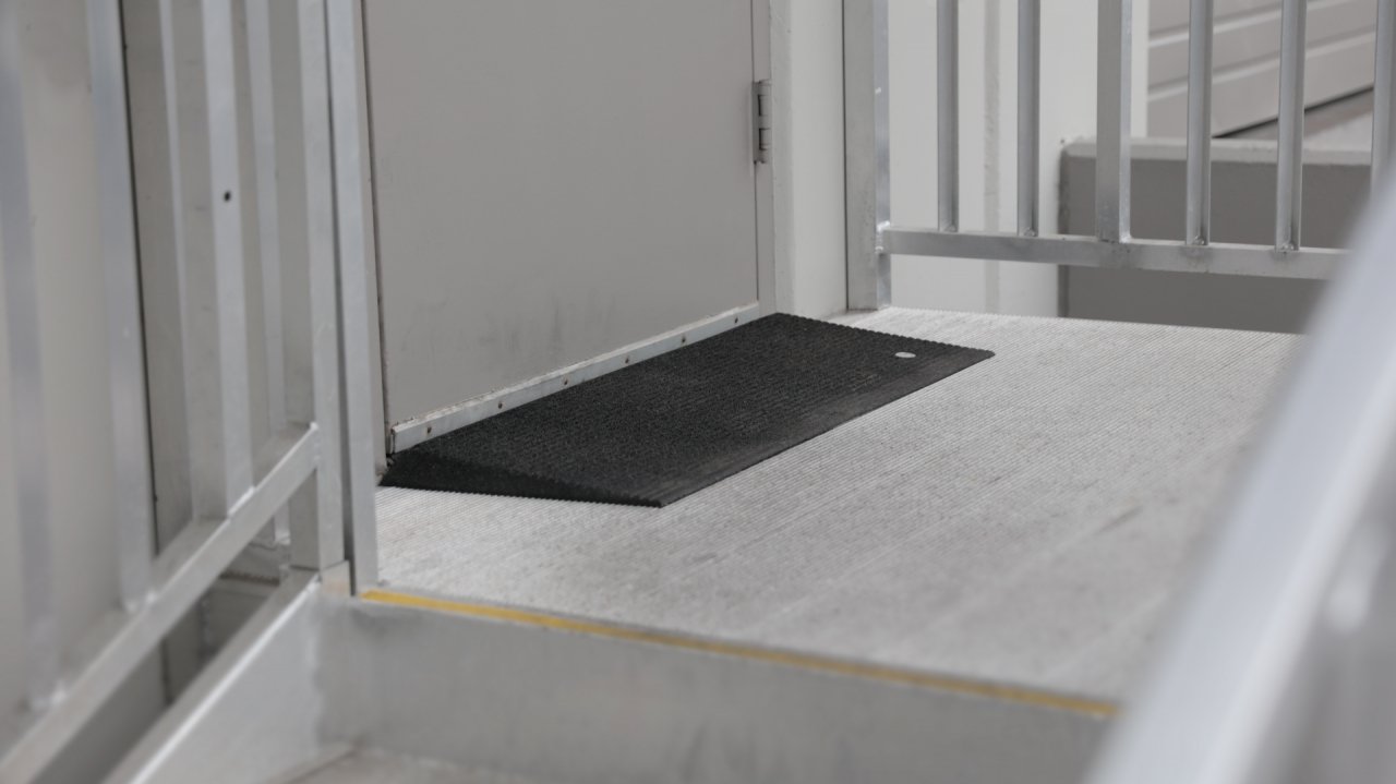 EZ-Access Rubber Transitions Angled Entry Mat 1.5 – Davies Home Healthcare